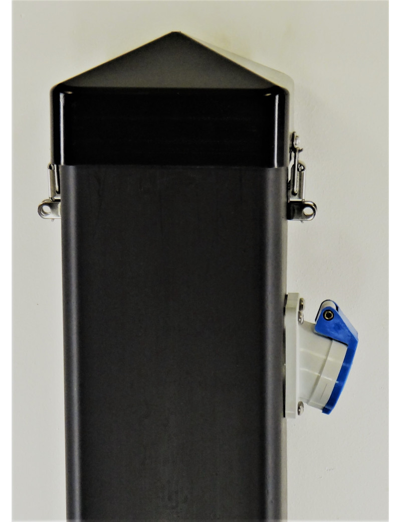 Enkelvoudige CEE-WCD zuil met kWh-meter